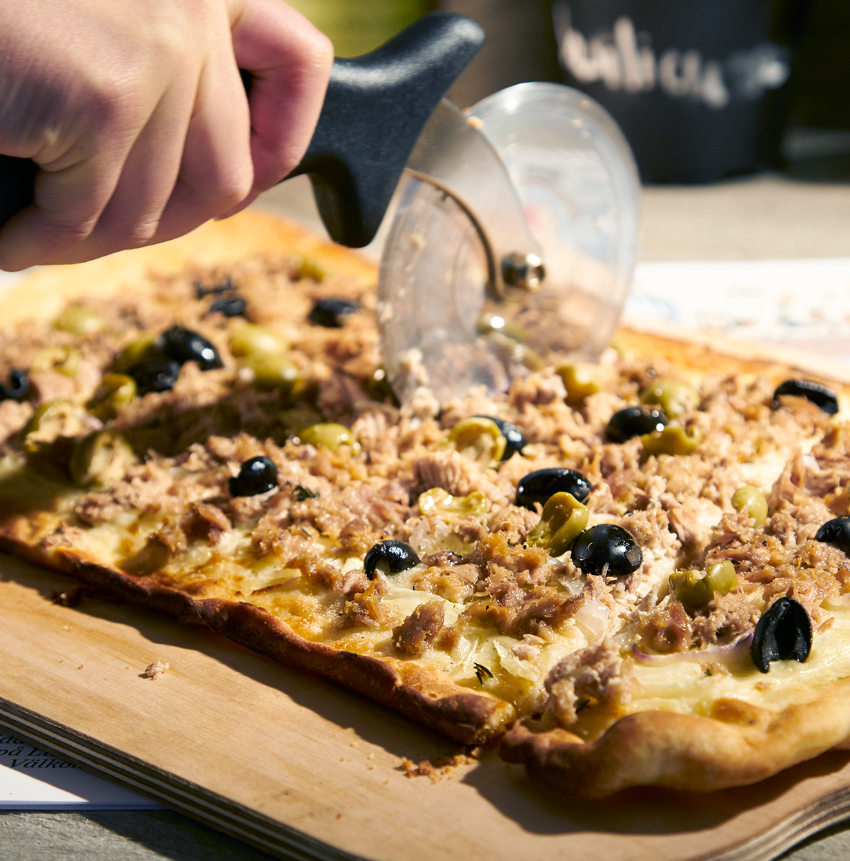 Pizza Tonijn Recept – Zelf tonijn maaltijdpizza maken - Tante Fanny