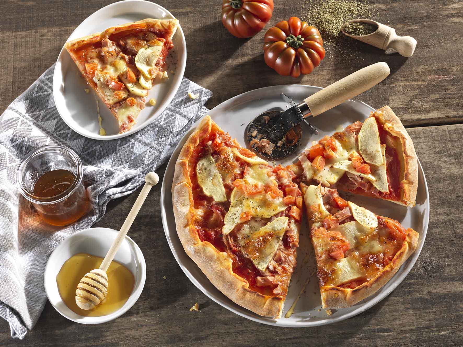 Recept: rustieke pizza met ham en appel - Tante Fanny pizzadeeg